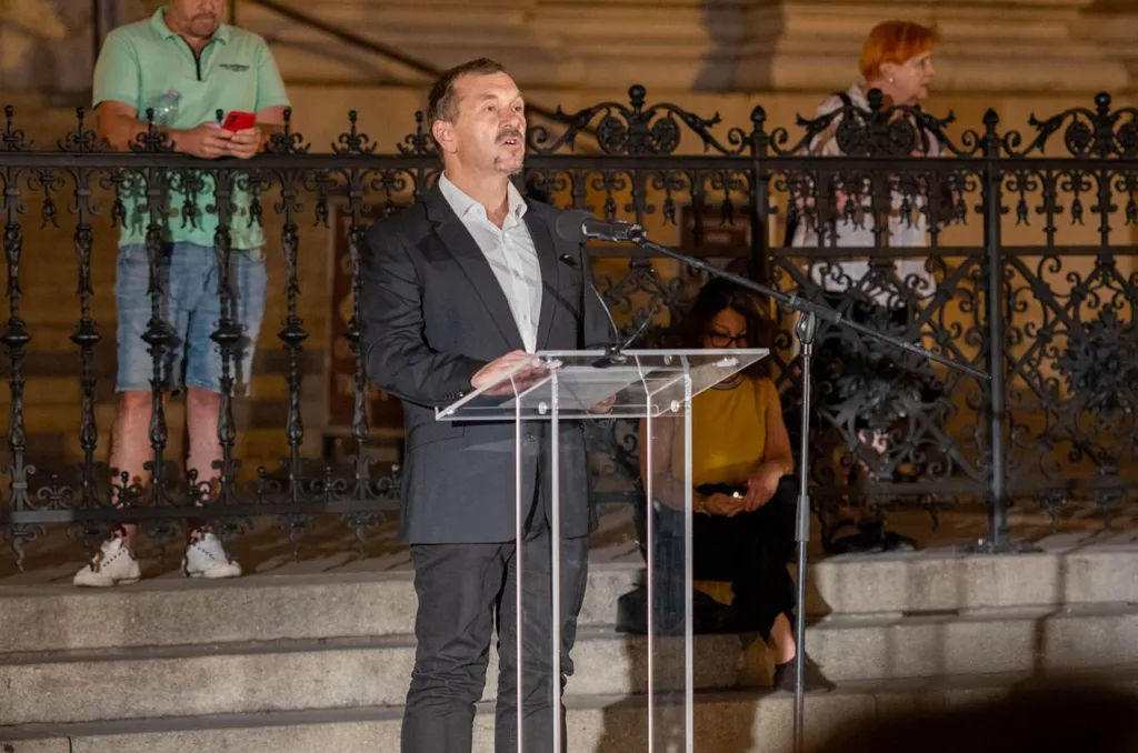 Óriási tömeg emlékezett Budapesten Charlie Kirk konzervatív aktivistára