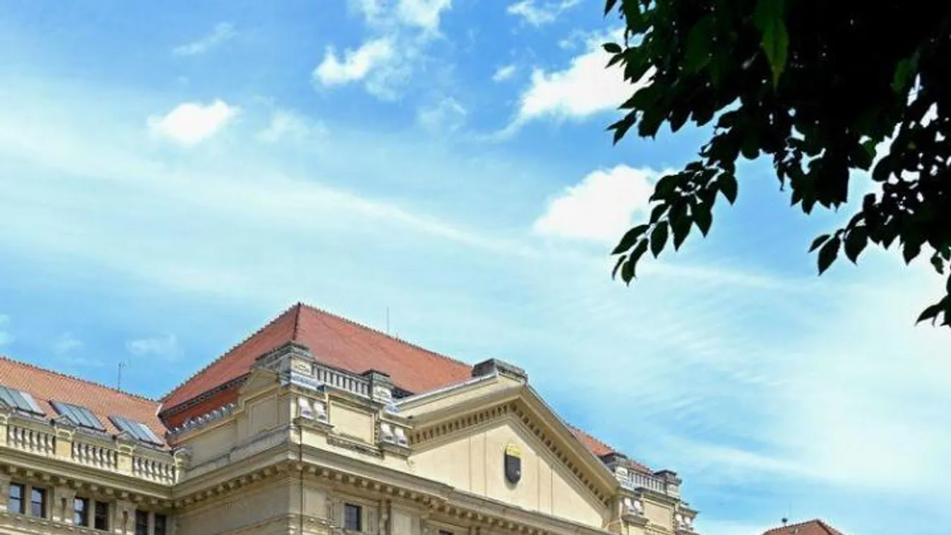 Hat magyar egyetem bírósághoz fordul az Európai Bizottság döntése miatt